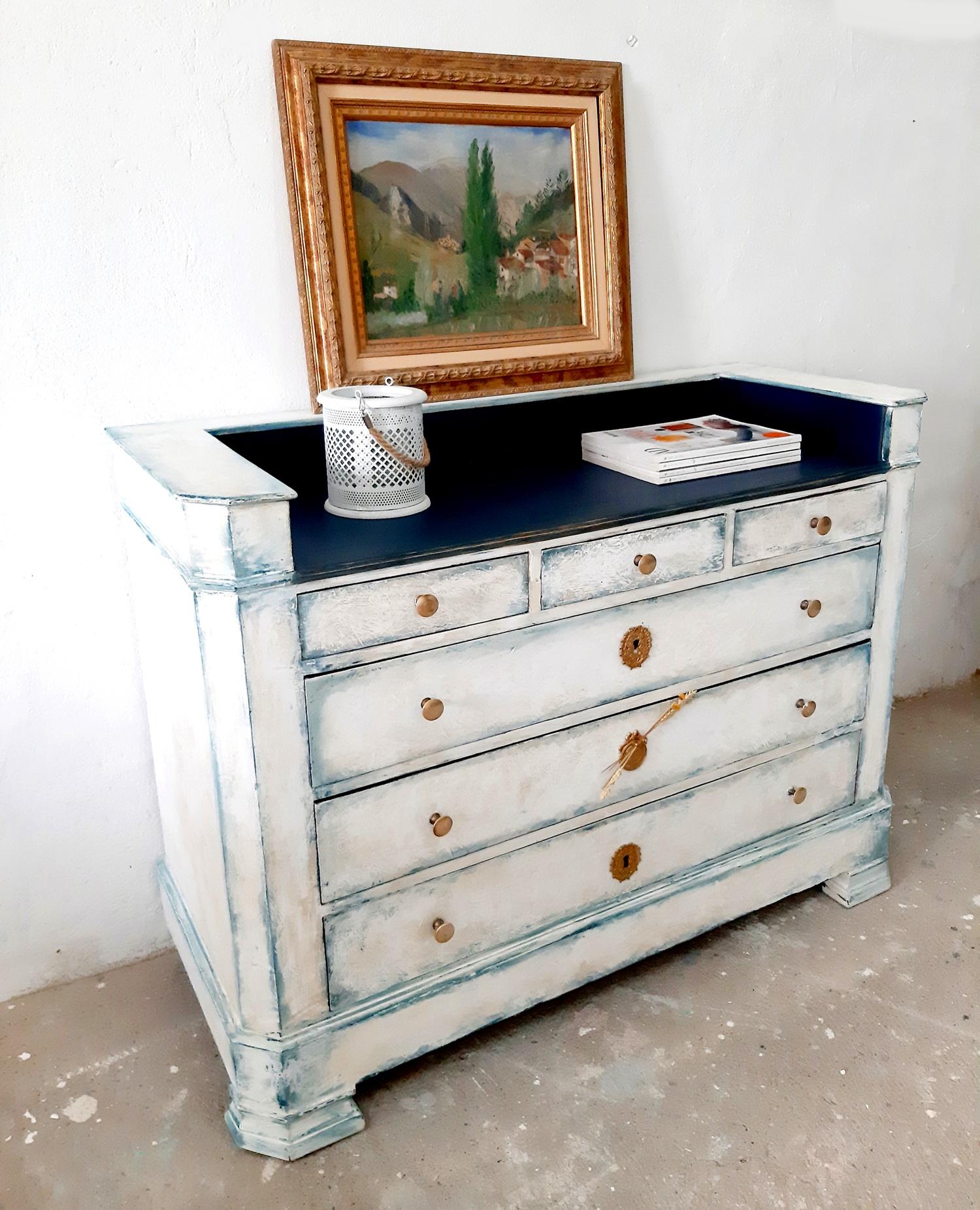 Cómoda antigua en blanco y azul | Bohemian and chic